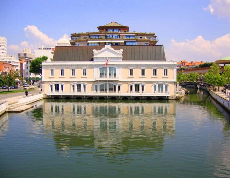 Aveiro Essential: Boat, Walking Tour, Sweets & Ribbons