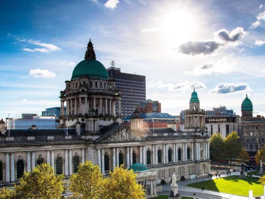 Belfast: Private Driver-Guided City Tour