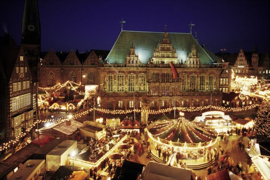 Bremen: Adventszauber und Lichterglanz (Deutsch) - The Atmosphere: Bremen’s Christmas Market and Cityscape