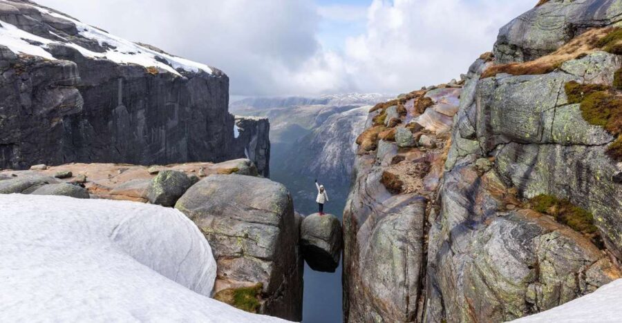 From Stavanger: Off-Season Hike to Kjerag with Premium Lunch
