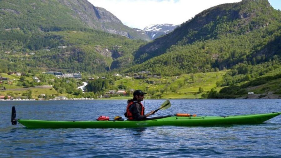 Geiranger Fjord: Single Kayak Rental