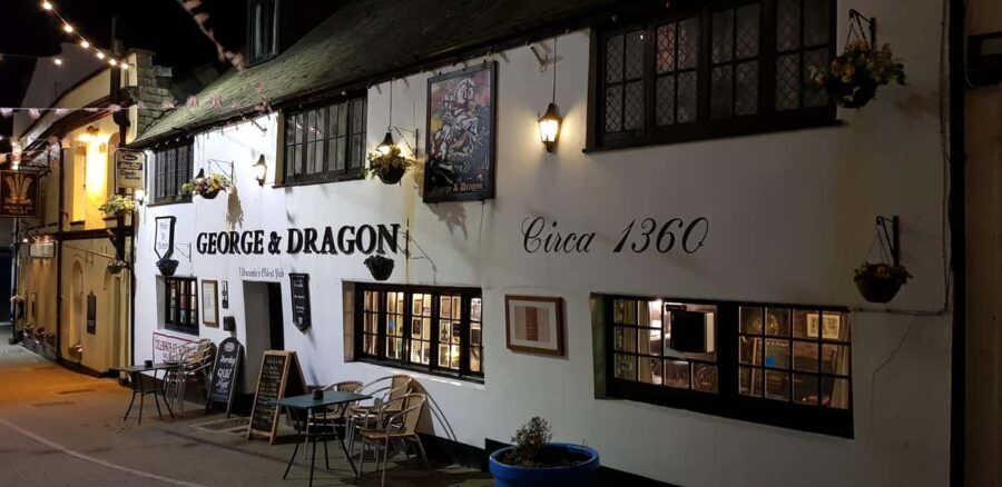 Ilfracombe: Ghost Walk, Local Tavern Meal & Fireside Tales