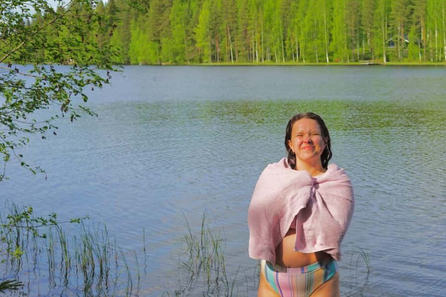 Jyväskylä: Evening Sauna with Lake Swim & Campfire Snacks