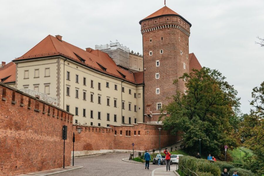Krakow: Wawel Castle Guided Walking Tour