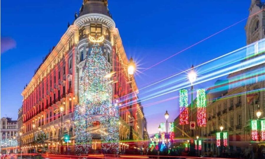 Madrid: Christmas Lights Private Tuk-Tuk Tour