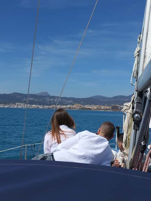 Mallorca Boat Tour with Swim, Cliff Food, & Drinks