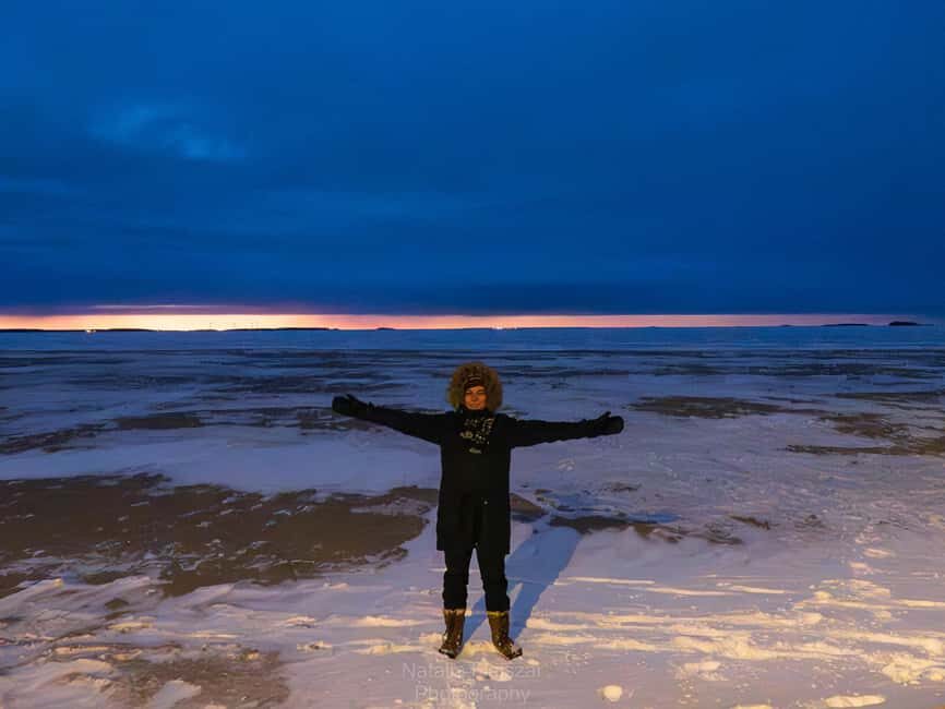 Oulu: Guided Night Walking Tour with Northern Lights Hunting