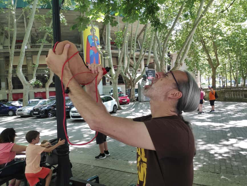 Pamplona: Walking Tour with Churros Tasting and Coffee Break