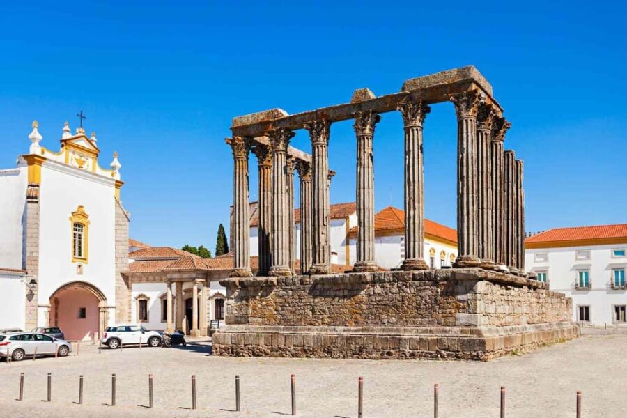 Private Unforgetable Full Day Tour in Évora