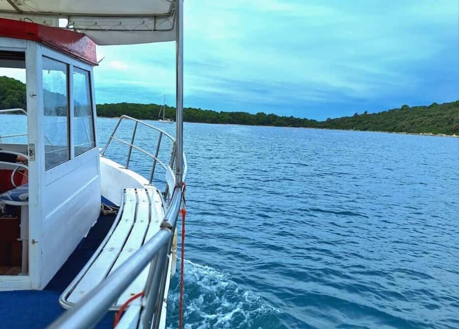 Pula: Boat Tour with Swimming and Snorkeling