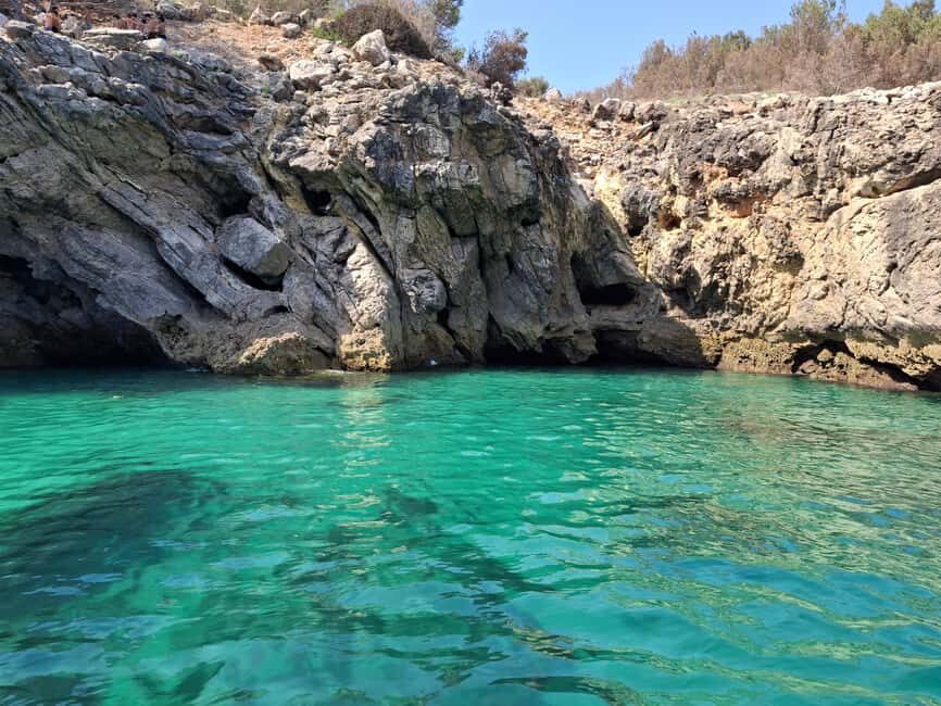 Sesimbra: Boat Tour to Hidden Natural Gems w/local fisherman