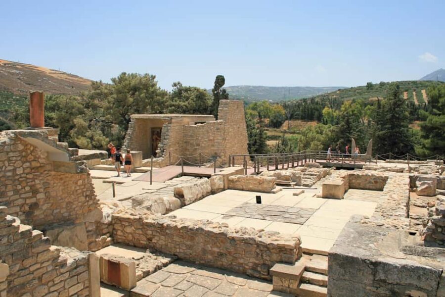 Souda Bay: Private Day Trip Tour to Knossos Palace