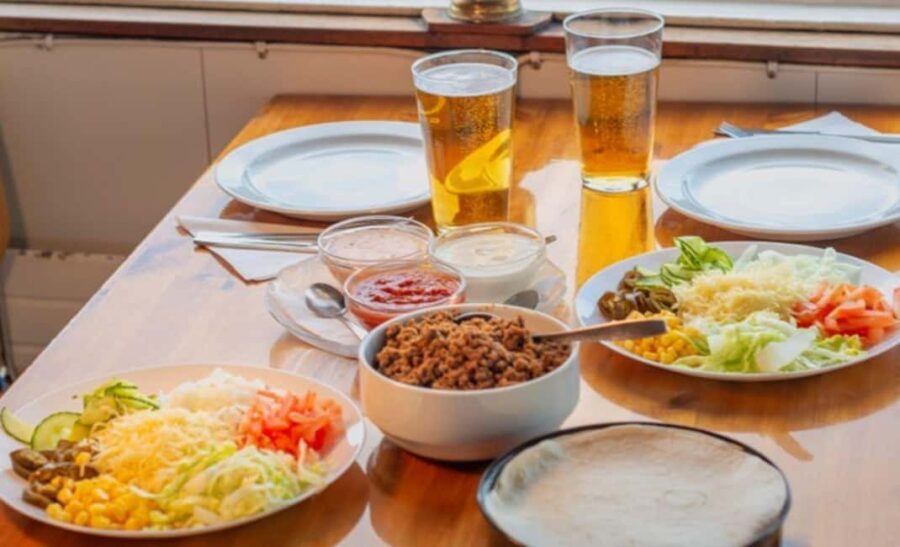 Stockholm: All-You-Can-Eat Shrimp/Tacos Cruise & Cover band