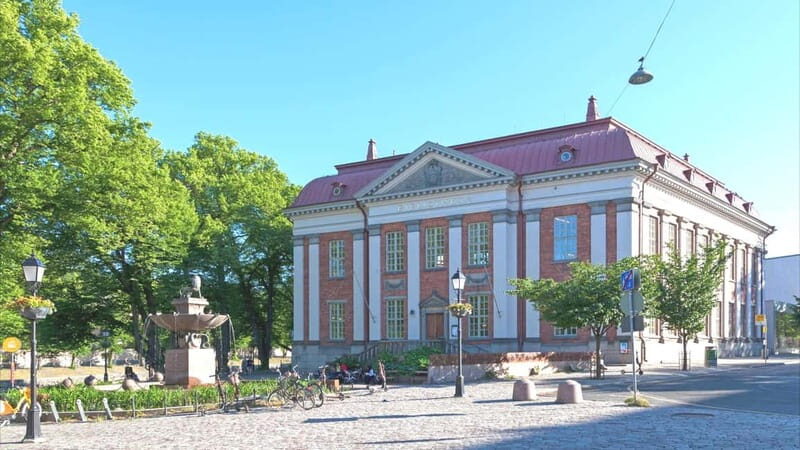 Turku: Express Walk with a Local in 60 minutes