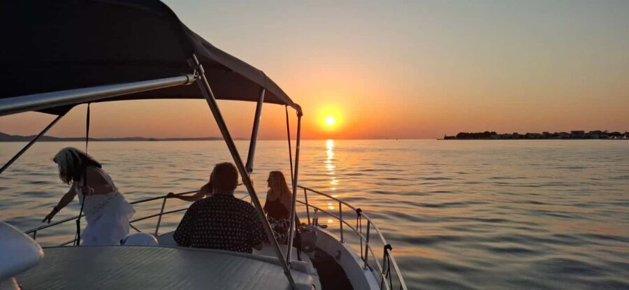 Zadar: Sunset Cruise by Vintage Boat with Wine and Snacks