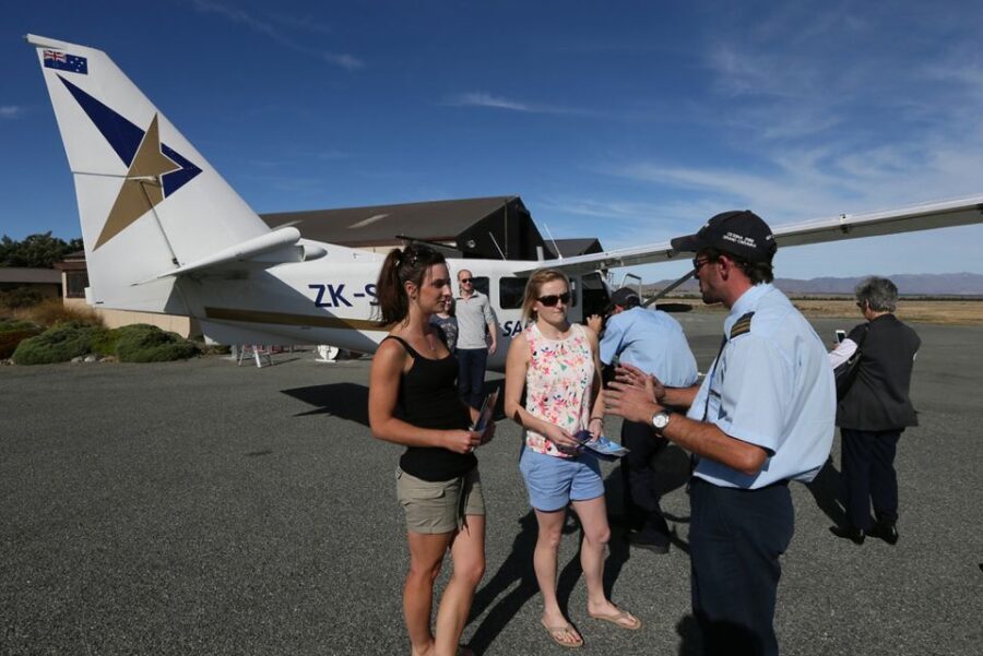 Lake Tekapo: 50-Minute Mount Cook and Beyond Scenic Flight - The Itinerary in Detail