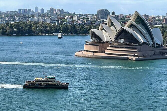 Private City Tour: Best of Sydney - Walking the Iconic Harbour Bridge and Surroundings