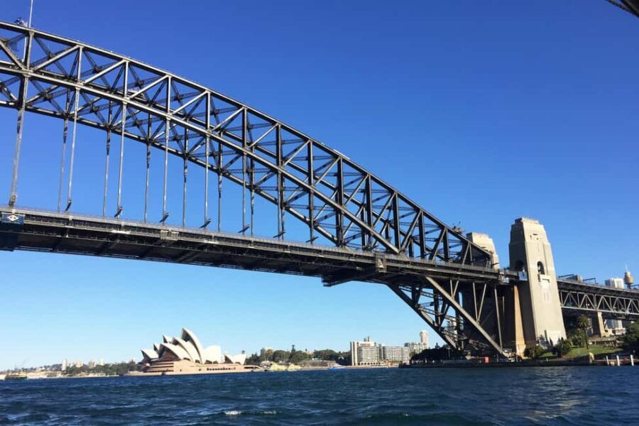Sydney: Harbour Highlights & Aussie Bites Catamaran Cruise - A Well-Balanced, Enjoyable Harbour Experience