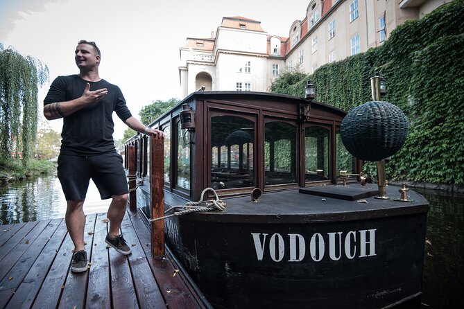 Charles Bridge: River Boat Cruise & Guided Tour with PragueWay - Group Size and Logistics