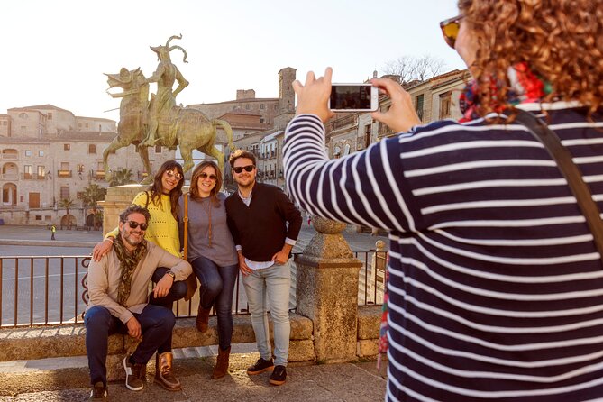 Guided tour in Trujillo at Sunset "El Collector de Atardeceres" - Key Points