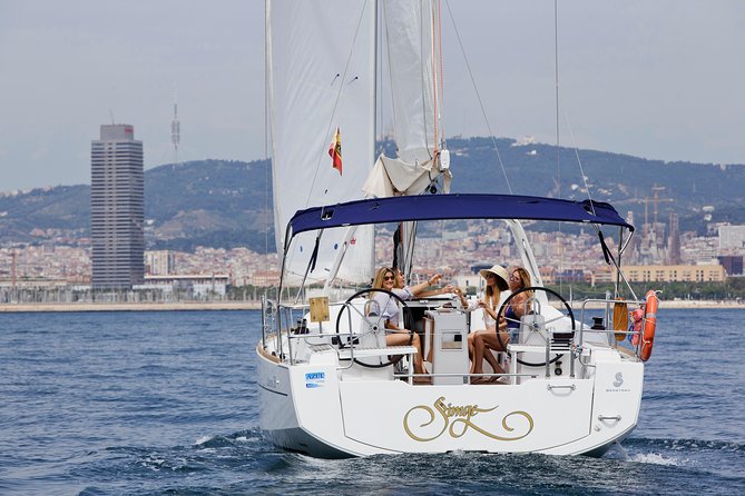2-Hour Sailing Tour in Barcelona with Open Bar & Snacks
