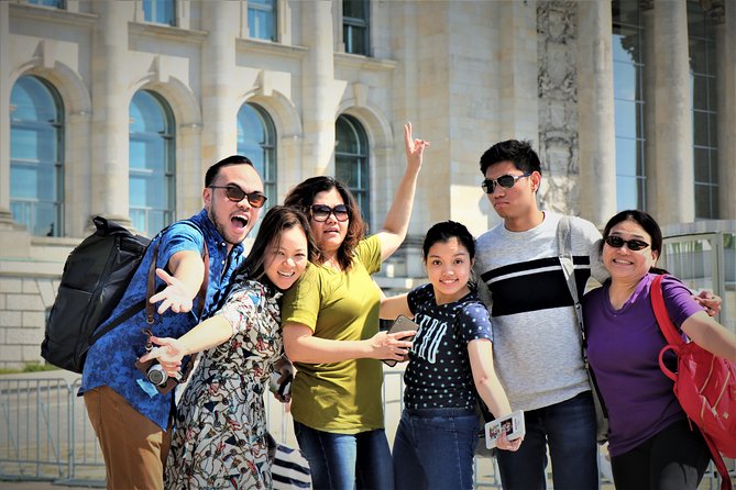 5hours: Guide, Chauffeur & Photographer in Berlin private Tour