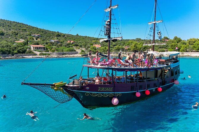 Blue Lagoon & Underwater Museum from Split with Lunch & Drinks