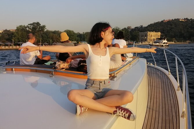 Bosphorus Sunset Cruise on Luxury Yacht with Transfers