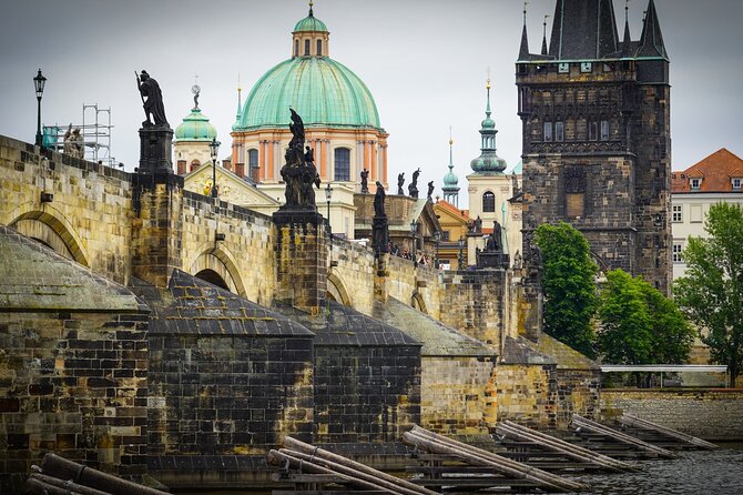 Charles Bridge: River Boat Cruise & Guided Tour with PragueWay