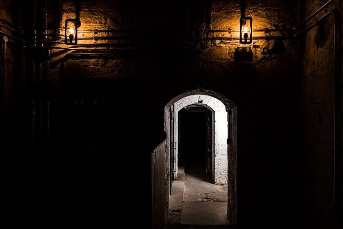 Edinburgh Witches Old Town Walking Tour & Underground Vault