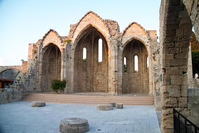 Explore the new town and the medieval town of Rhodes on scooters - 3 hours