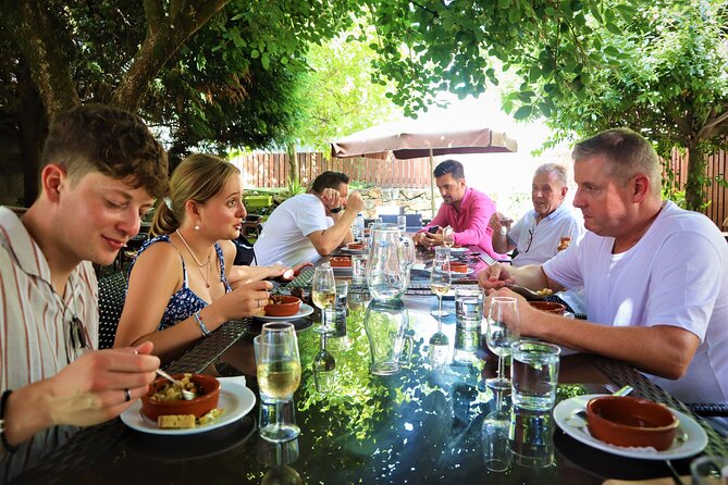 Food and Wine tasting tour in Porto of HIDDEN GEMS (Small Groups)