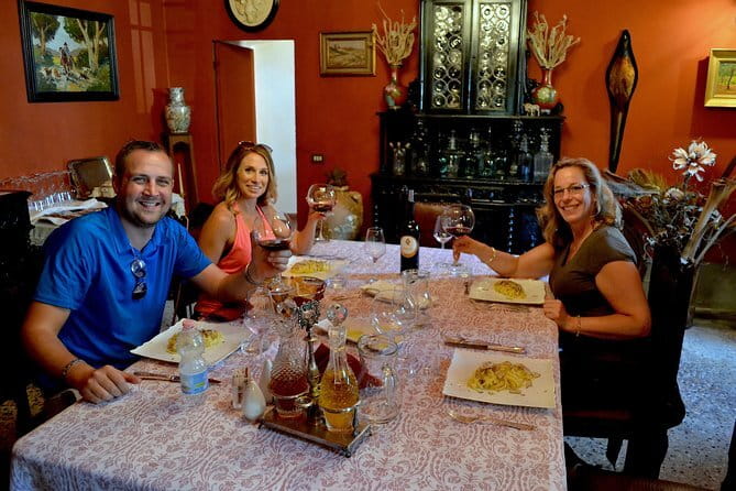 Full-Day Small-Group Truffle Hunting in Tuscany with Lunch