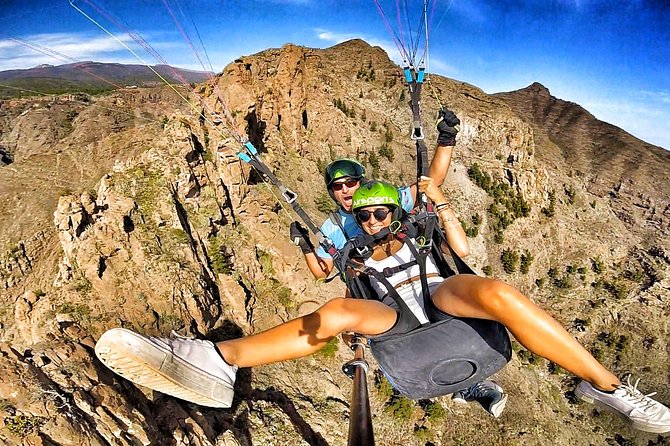 GOLD paragliding flight including videos/photos, t-shirt and a bottle of Cava