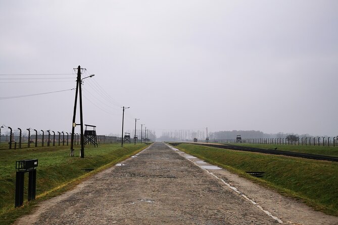 Guided Tour from Krakow to Auschwitz Birkenau with Transfer