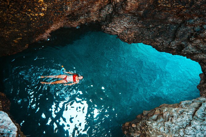 Kayak tour with cave experience