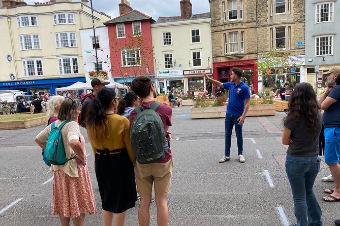 Oxford | Alumni-Led Walking Tour w/opt New College