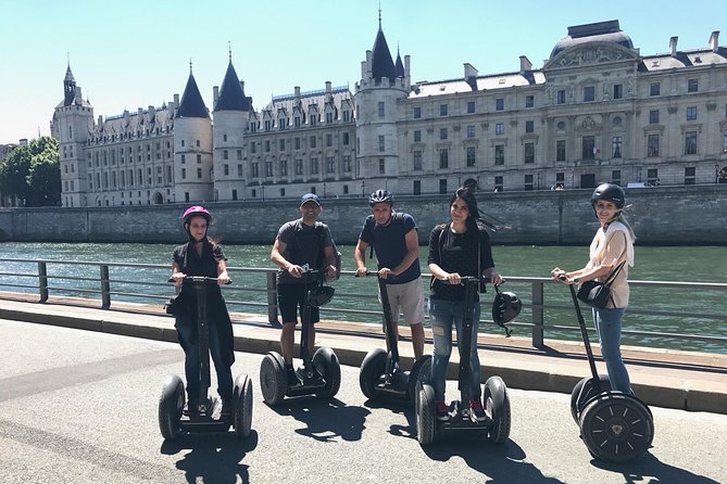 Paris: Experience Segway Top Highlights Small Group 2 Hours