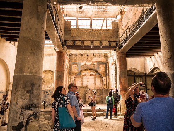 Pompeii and Herculaneum Private Walking Tour with an Archaeologist