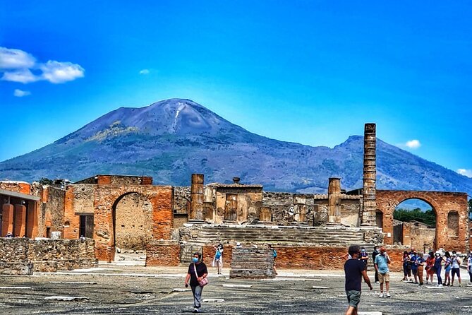 Pompeii & Mount Vesuvius Tour with Guided Visit, Tickets & Lunch