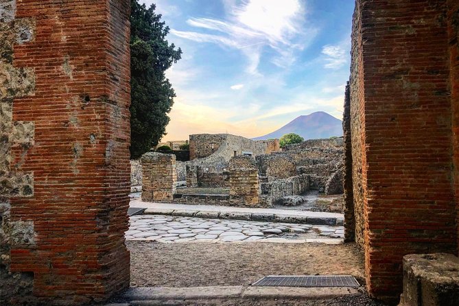 Pompeii & Vesuvius with Lunch & Wine Tasting from Positano