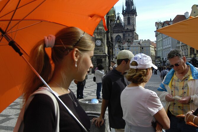 Prague Highlights Guided Tour with Lunch, Boat Trip and Pickup