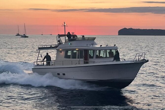 Private Full-Day Motor Yacht Cruise with Meal, Open Bar+Transfers