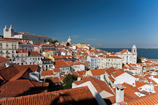 Private Tour: Highlights of Historical Lisbon in 4H with Transfer