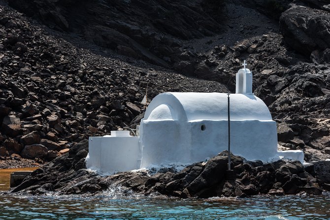 Santorini Volcano and Hot Springs Cruise Tour from Fira Old Port