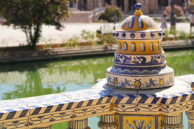 Small-Group Highlights Walking Tour of Monumental Seville