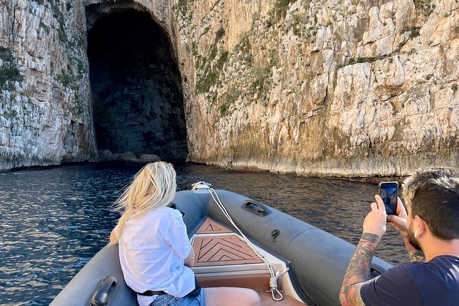 Speed Boat Tour to National Park and Grama Bay