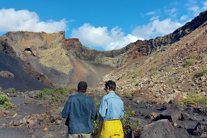 Trekking in the Volcanoes Natural Park in a small group