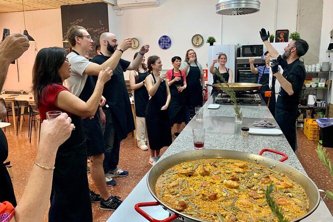Valencian paella cooking class, tapas and visit to Ruzafa market.