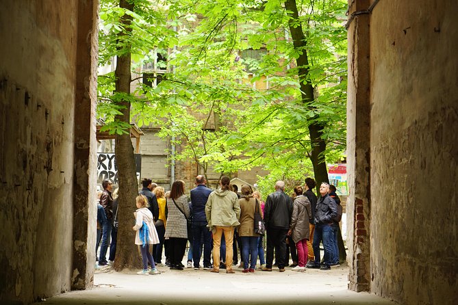 Discover the Dark Side of Warsaw in Praga District by Retro Bus - Who Is This Tour Best For?